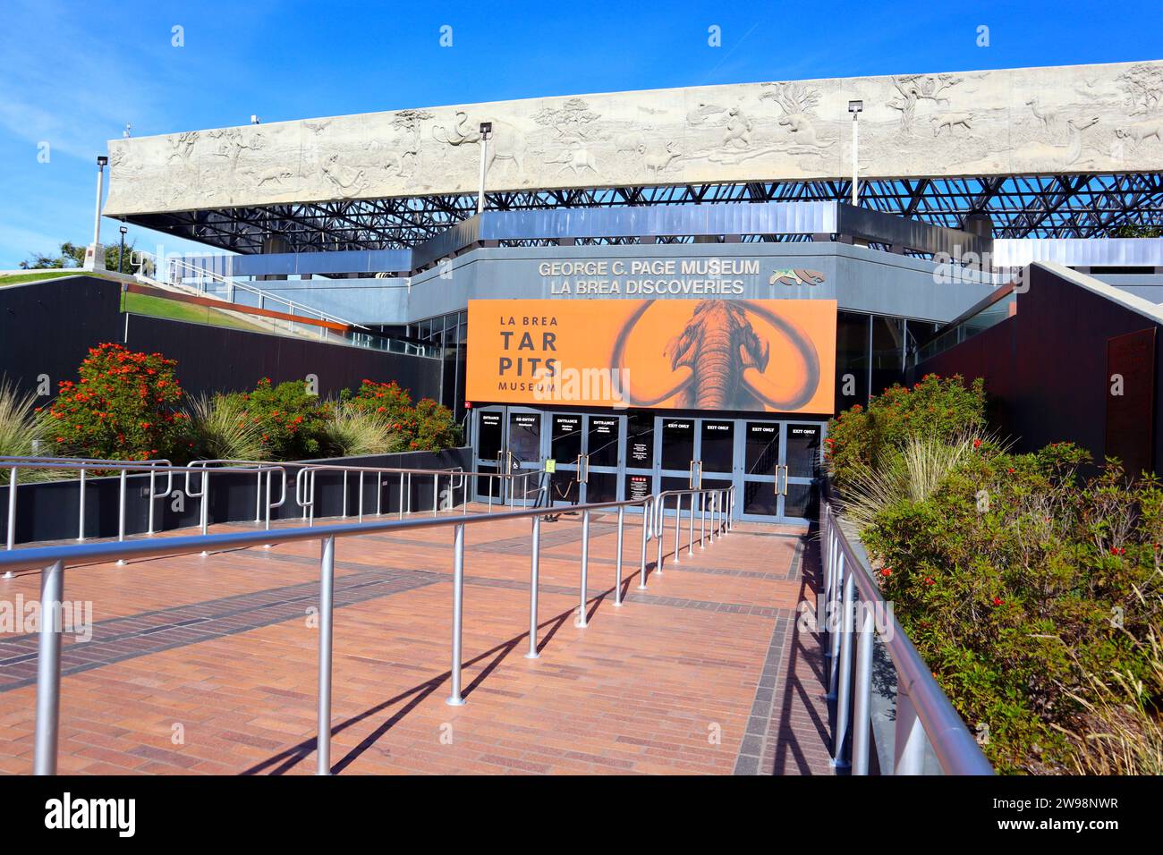 Los Angeles, California LA BREA TAR PITS and Museum, one of the world's ...
