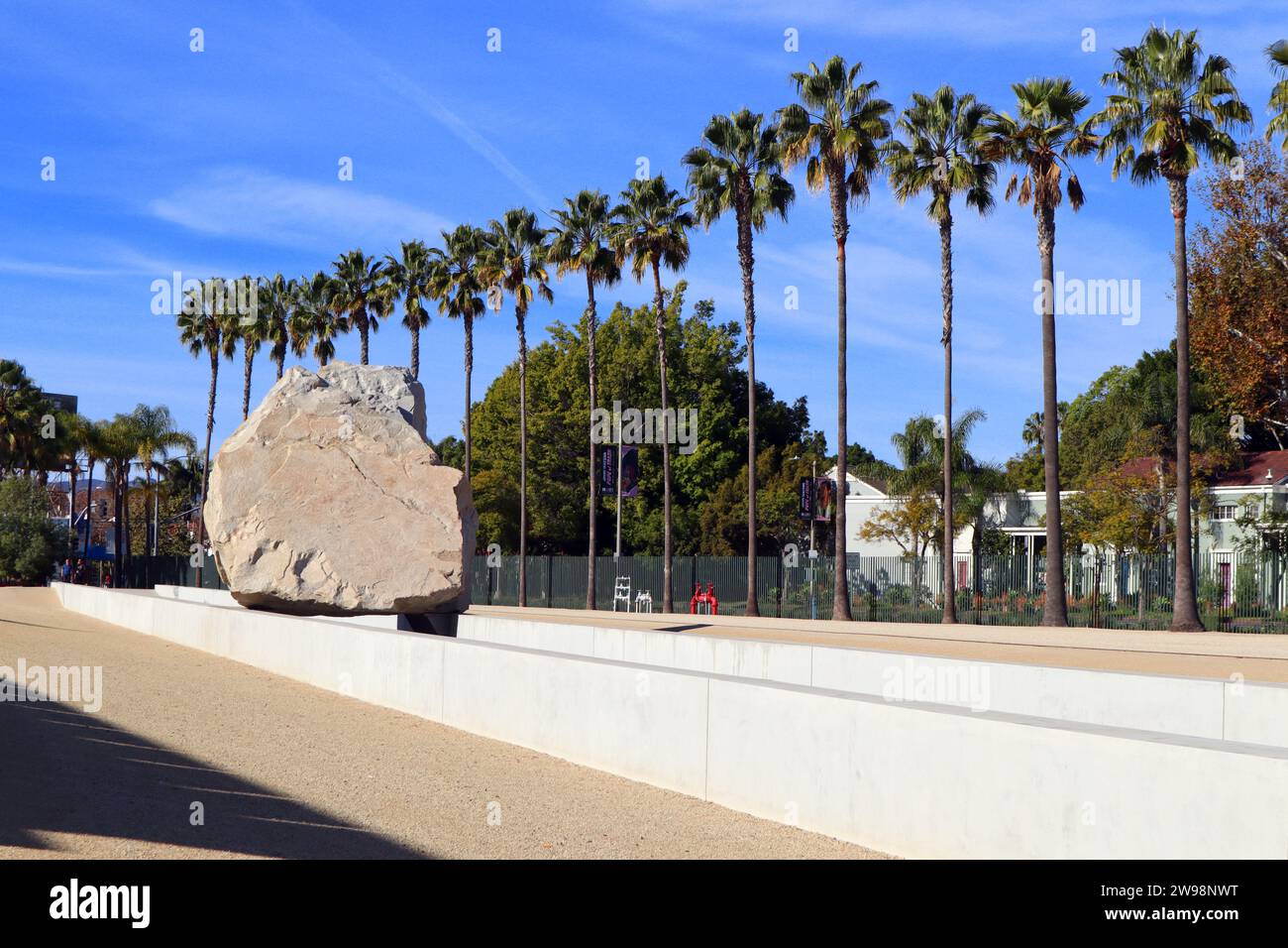 Los Angeles, California: Public Art LEVITATED MASS a sculpture by ...