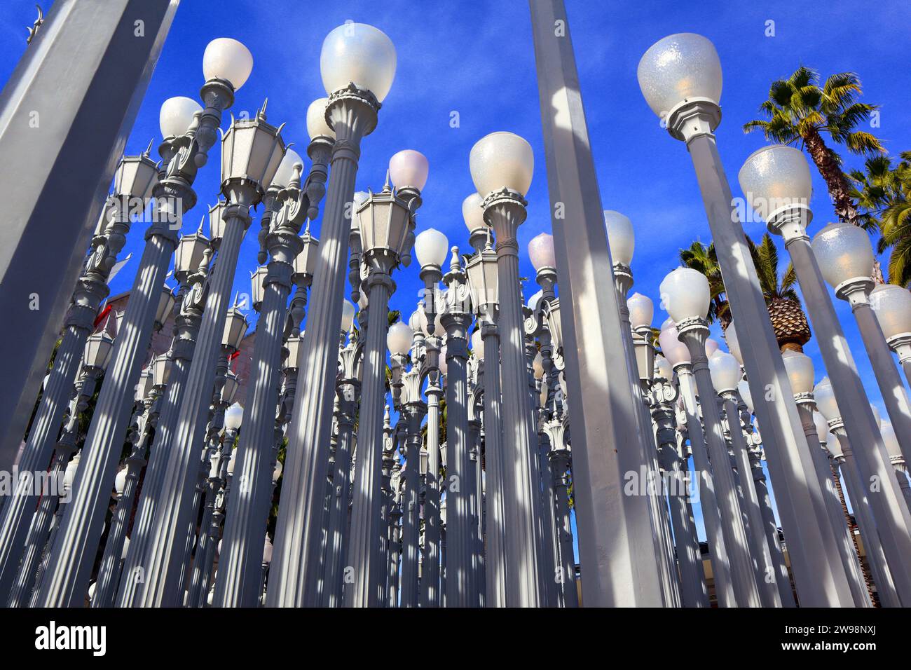 Los Angeles, California: Public Art URBAN LIGHT a sculpture by Chris ...