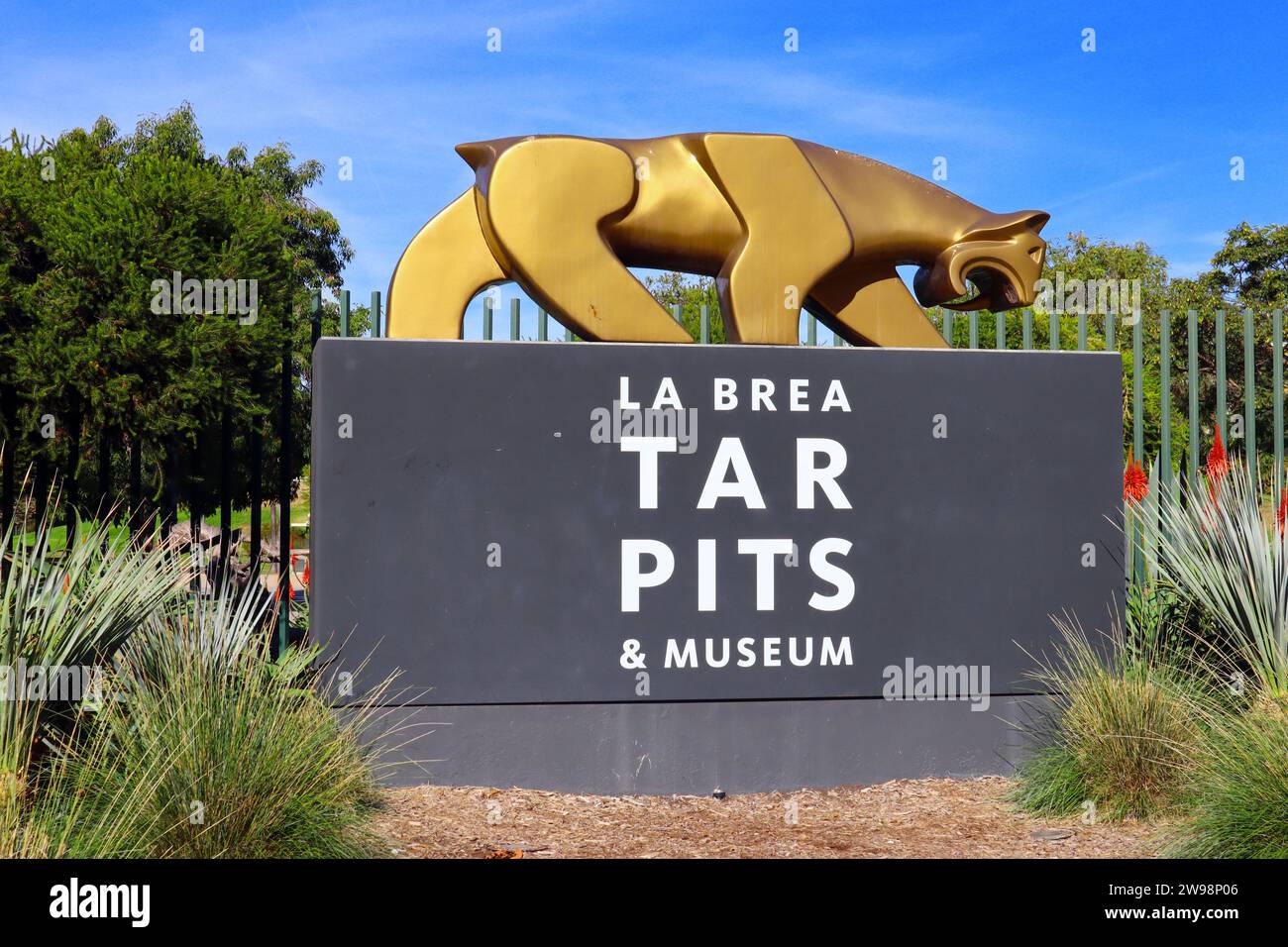 Los Angeles, California LA BREA TAR PITS and Museum, one of the world's ...