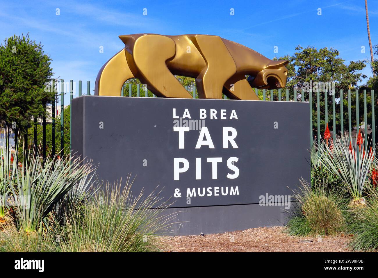 Los Angeles, California LA BREA TAR PITS and Museum, one of the world's ...