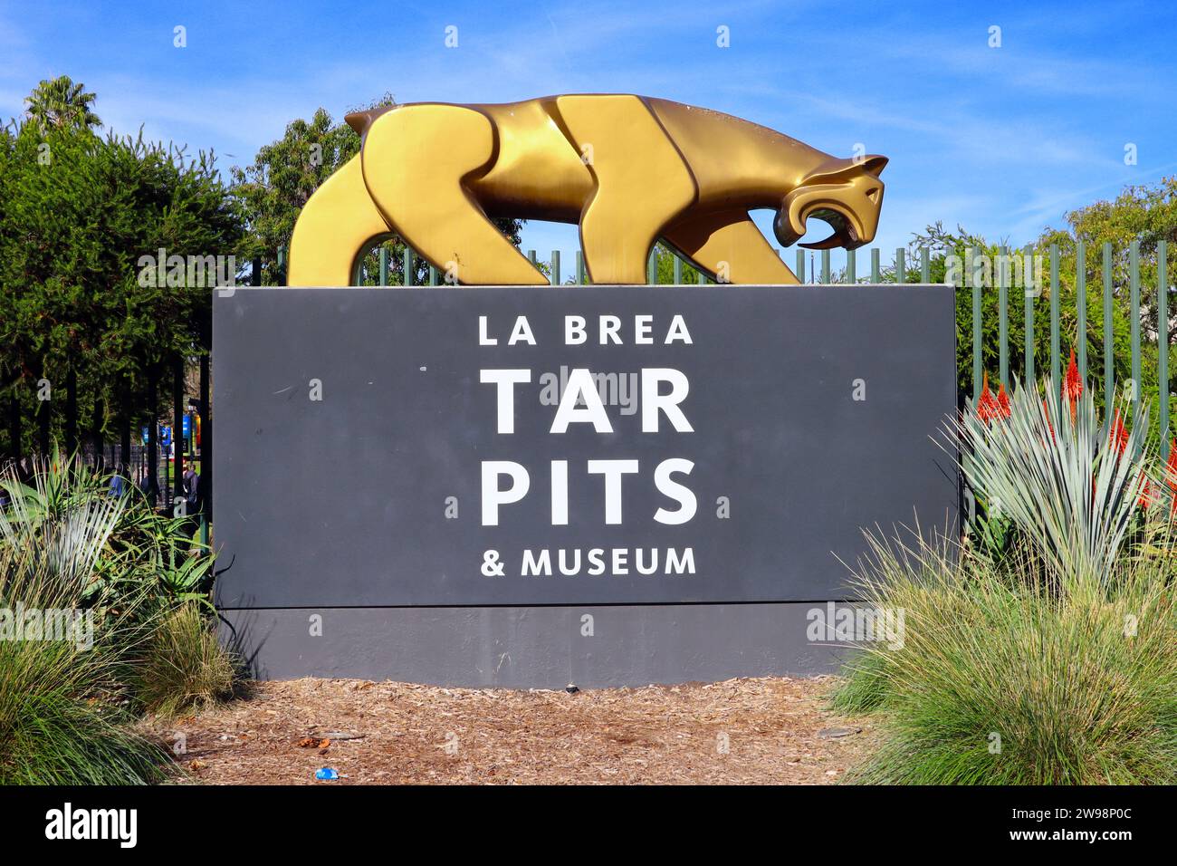 Los Angeles, California LA BREA TAR PITS and Museum, one of the world's ...