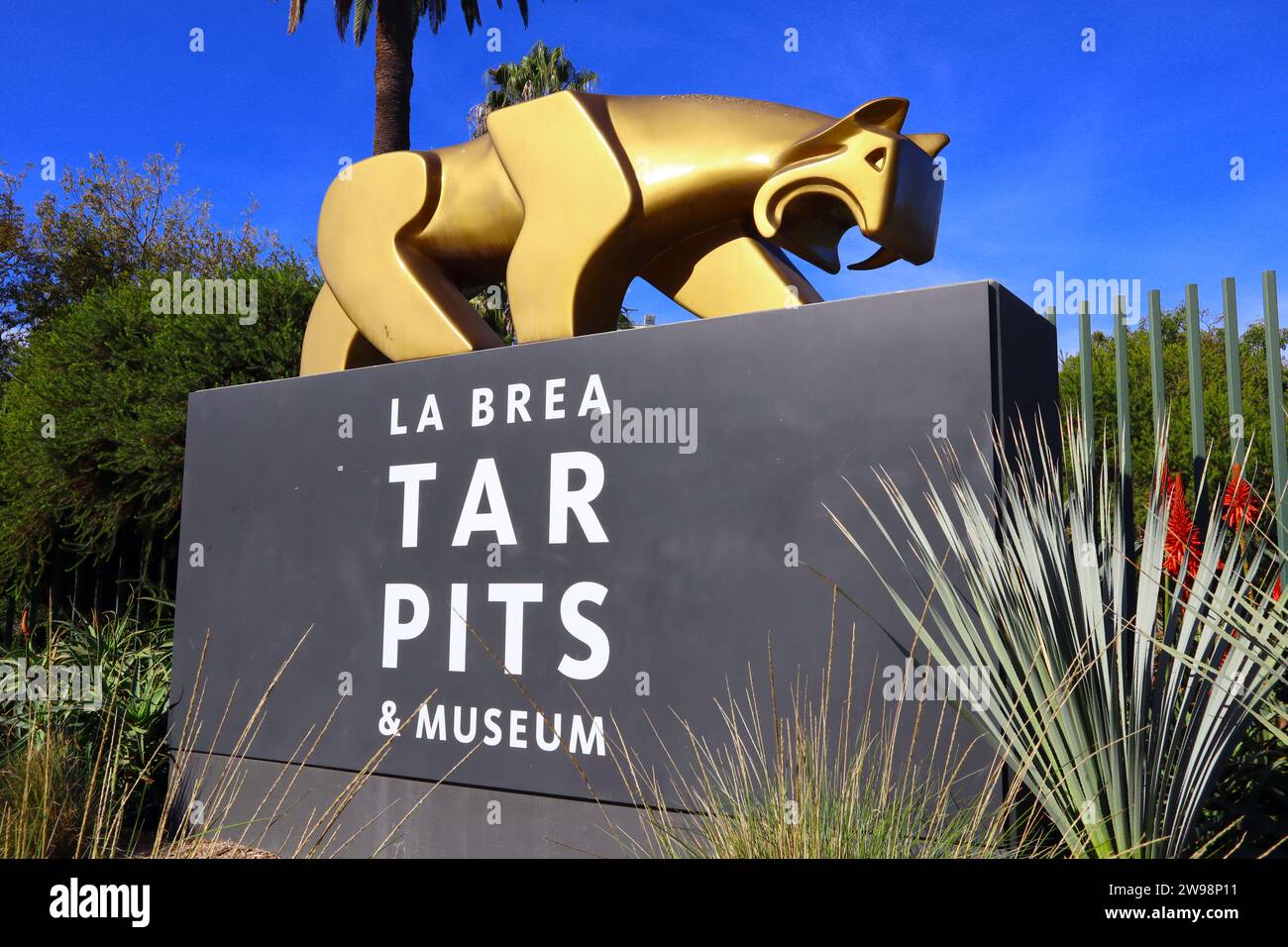 Los Angeles, California LA BREA TAR PITS and Museum, one of the world's ...