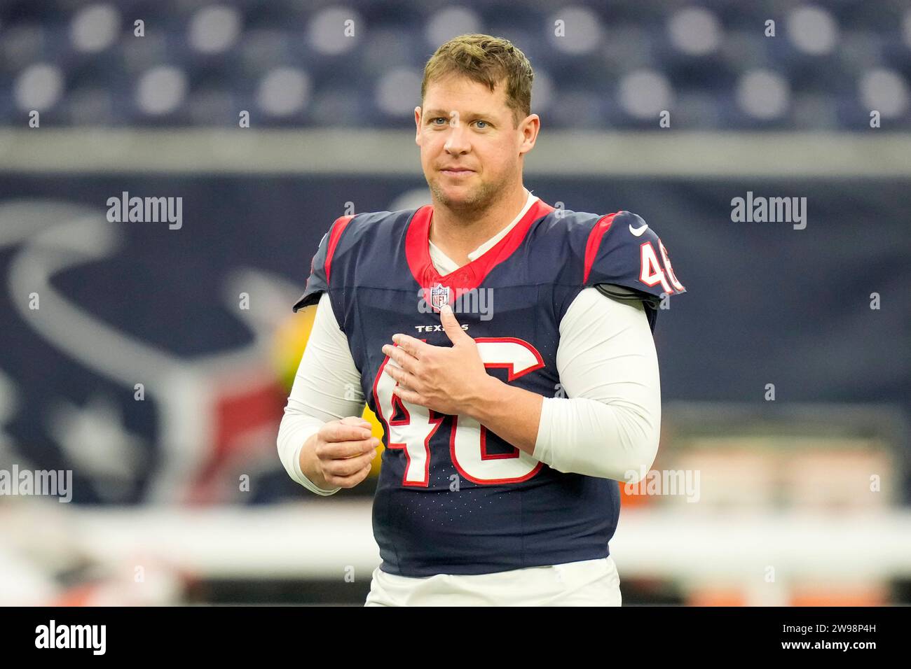 Houston Texans long snapper Jon Weeks walks on the field before an NFL ...