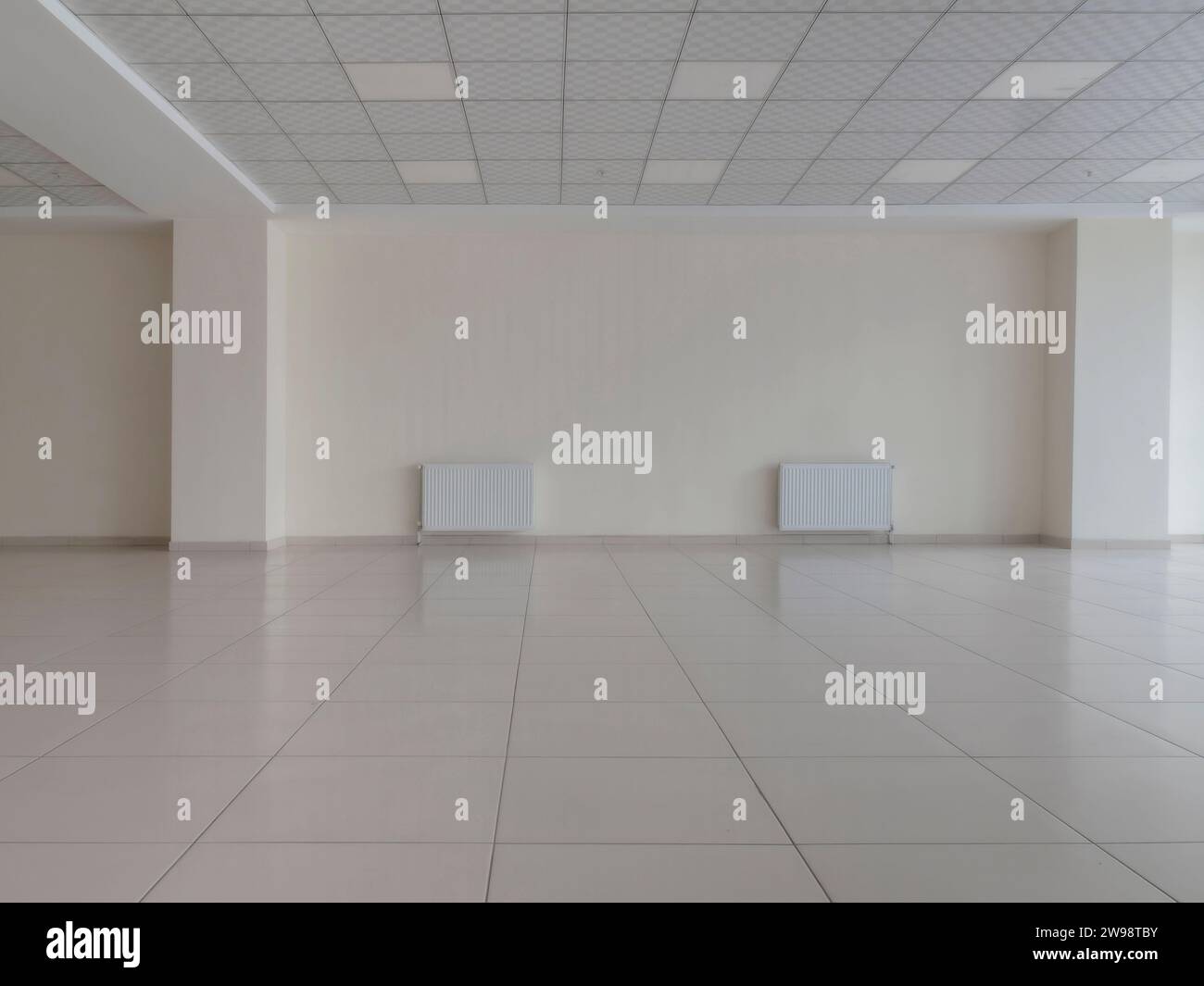 A simple living room without furniture. Empty office space. free layout ...