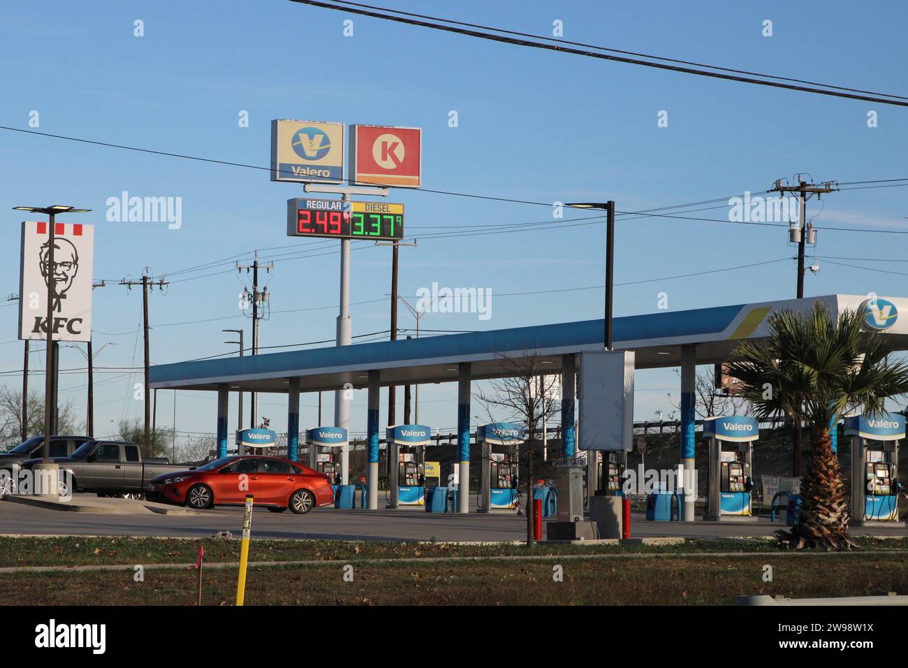 San Antonio, USA. 25th Dec, 2023. Unleaded gasoline is retailing for $2 ...
