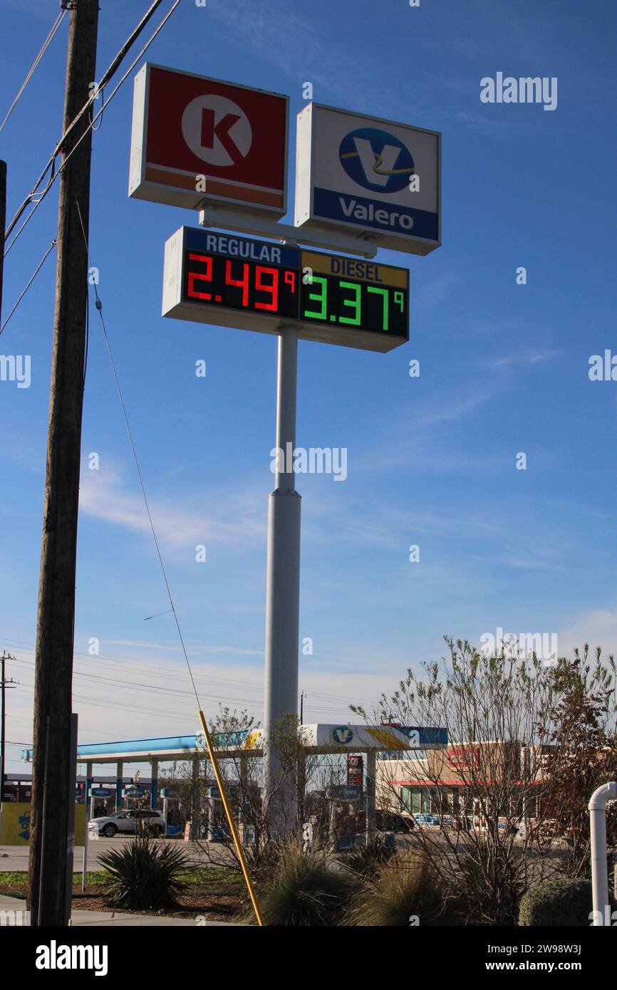 Valero gas station hi-res stock photography and images - Alamy