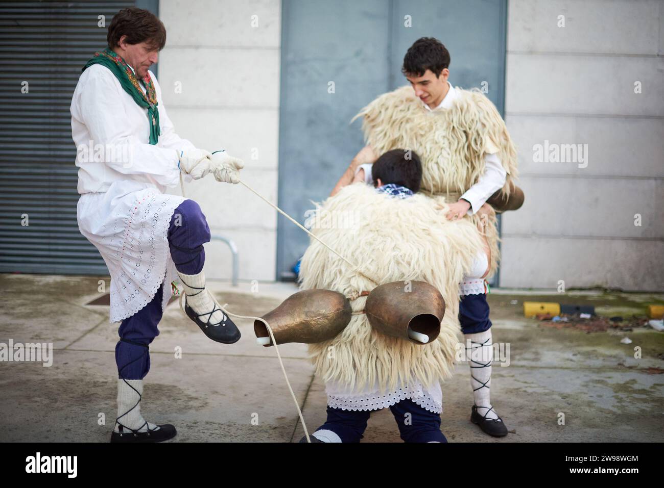 Villava, Spain. 24th Dec, 2023. Young joaldunaks prepare to begin the ...