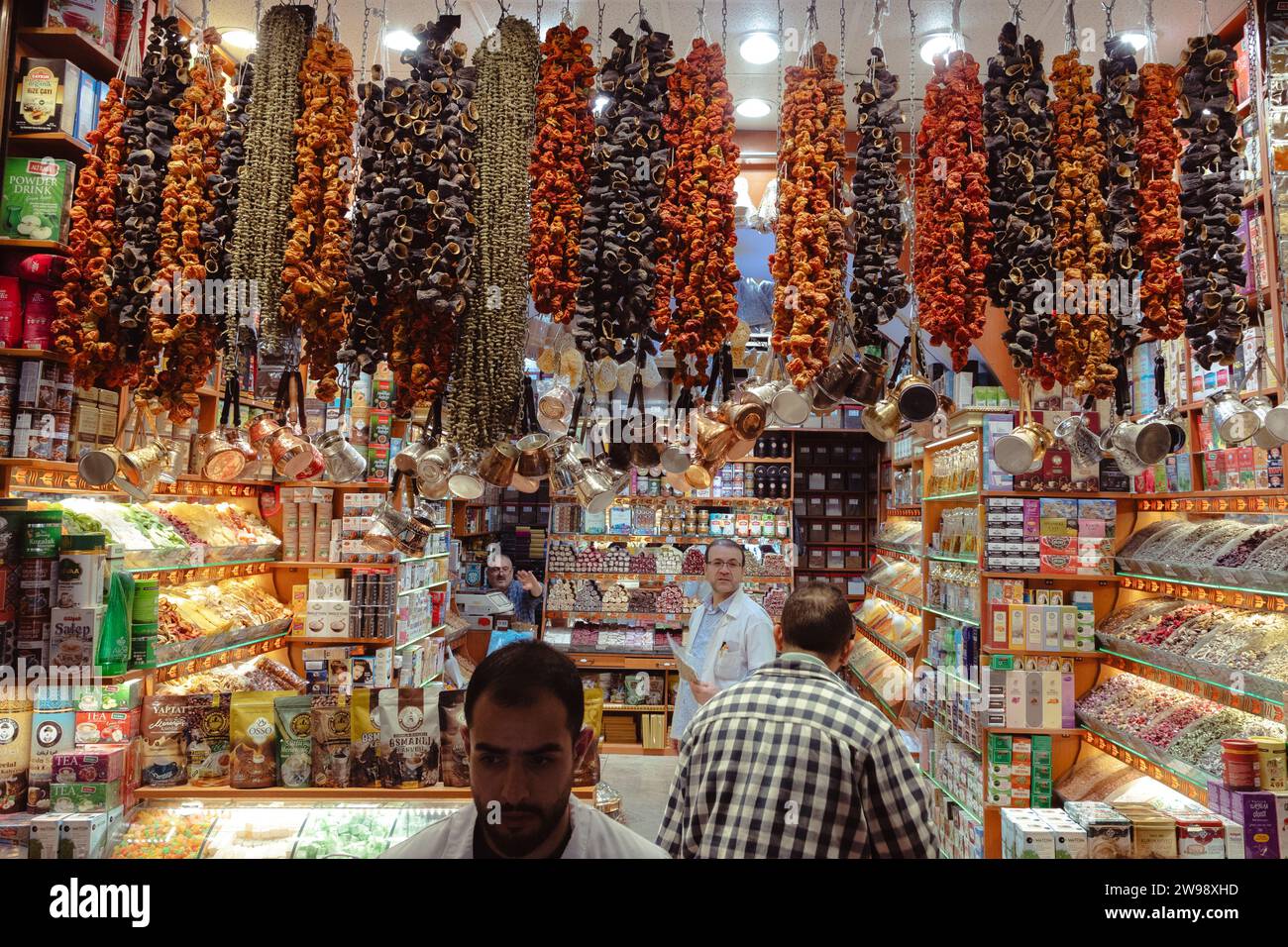 Shop and sun dried hanging vegetables in Spice Bazaar (Egyptian Bazaar ...