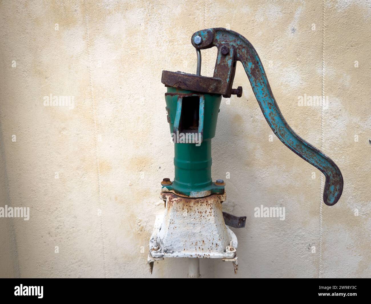 Old fashioned hand pump used for pumping water Stock Photo - Alamy