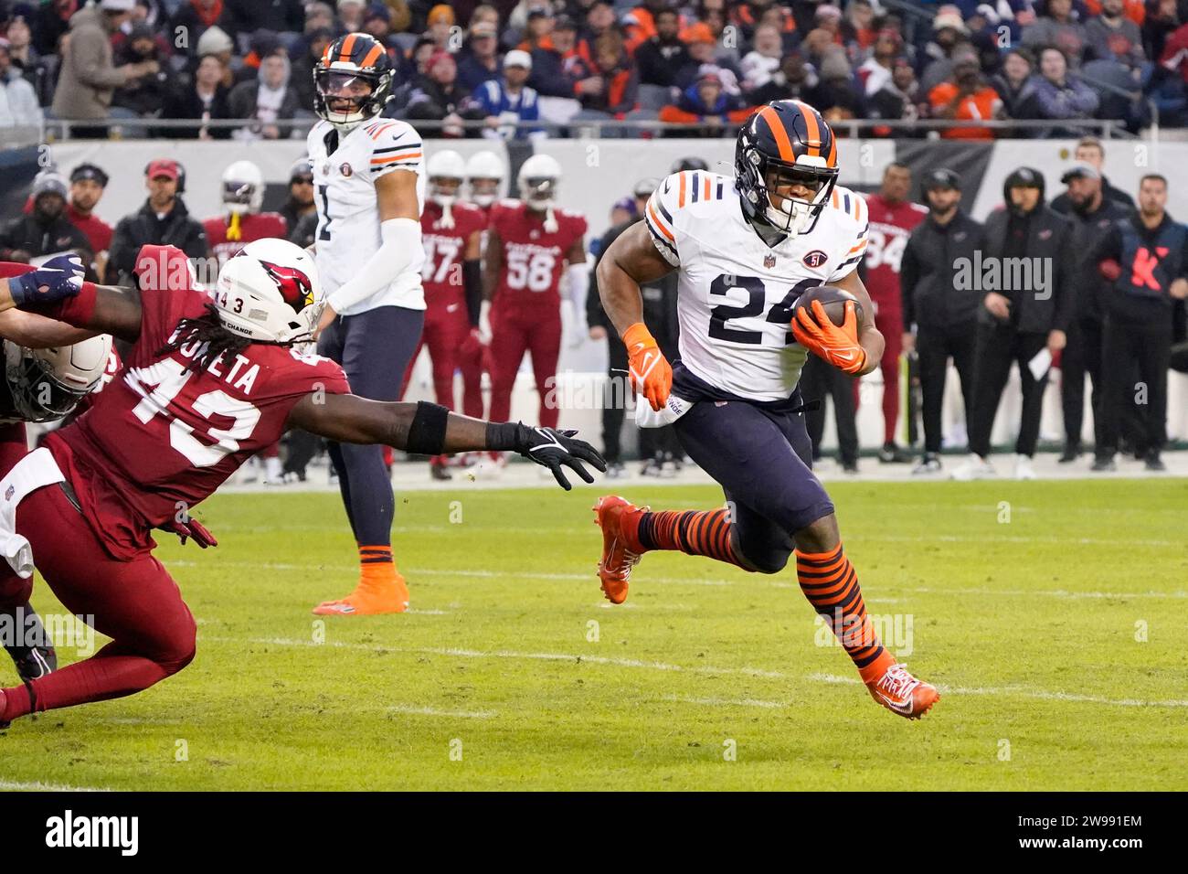 Chicago Bears running back Khalil Herbert (24) runs for a touchdown ...