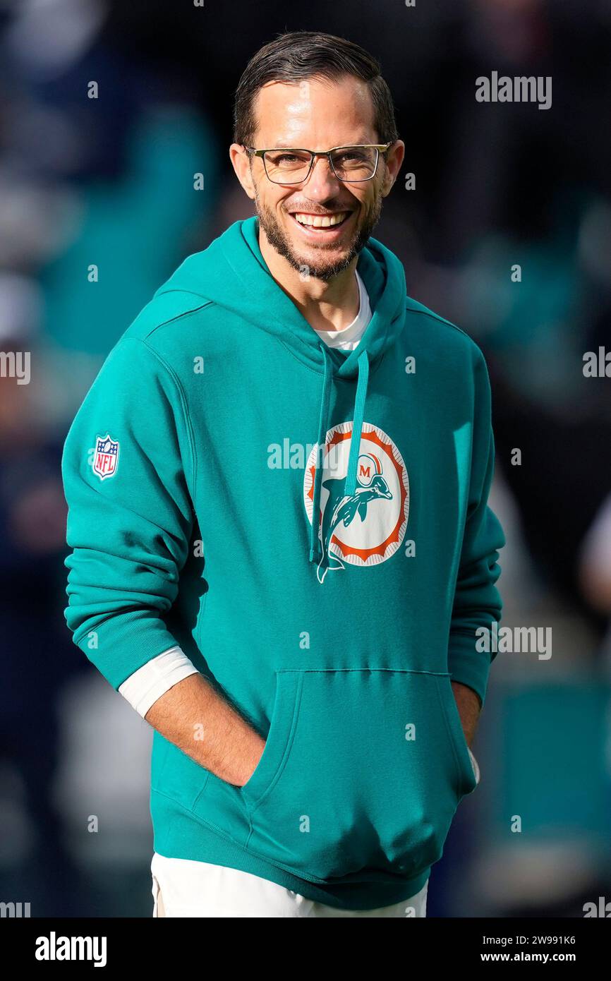 Miami Dolphins head coach Mike McDaniel watches players warm up before ...