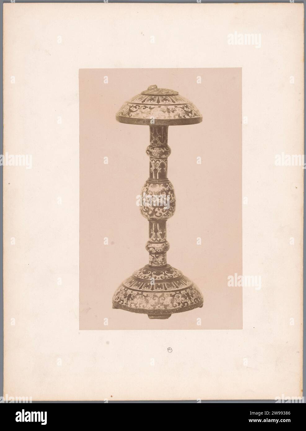 Arts crafts candlestick 1900 hi-res stock photography and images - Alamy