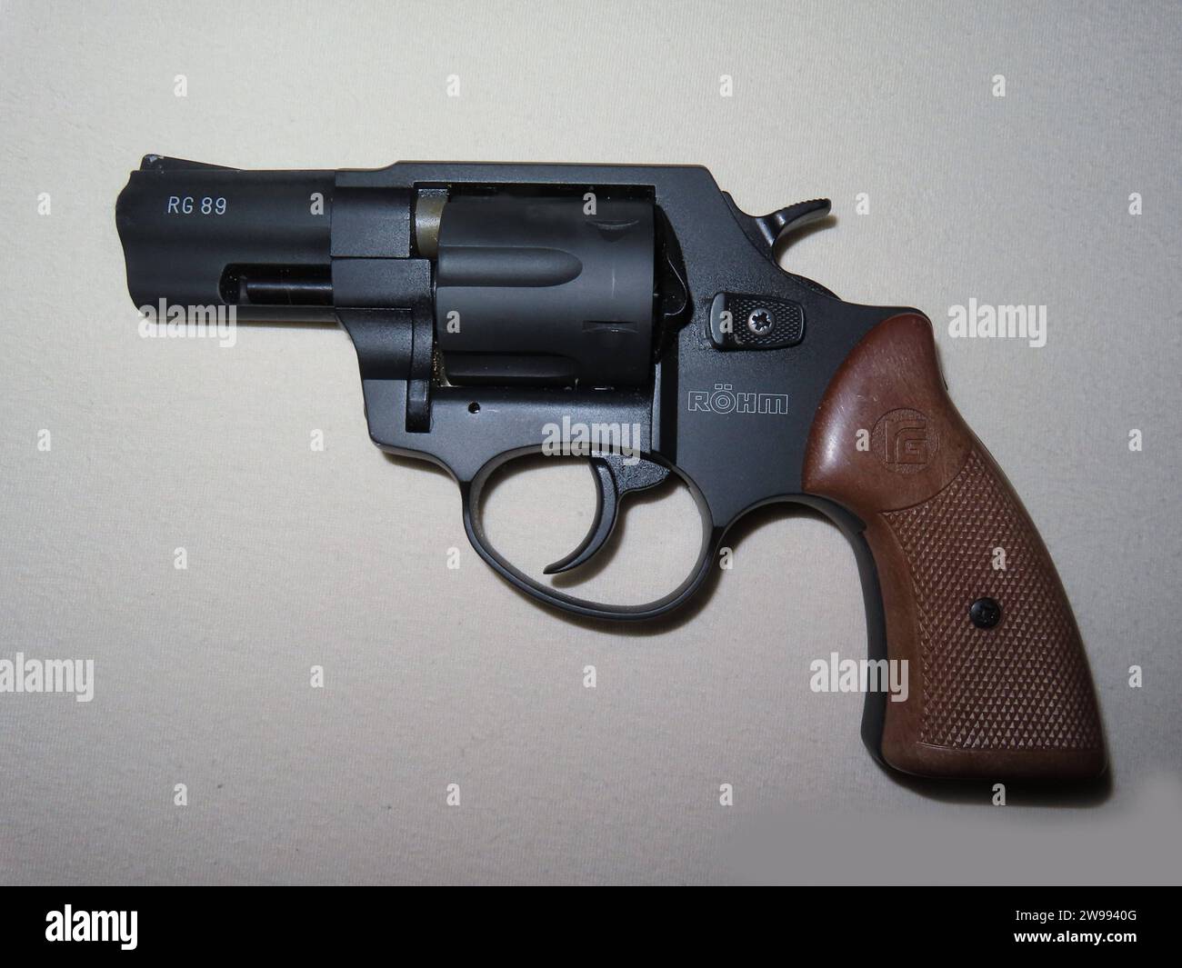 Schreckschuss Revolver zur Selbstverteidigung. Zum Führen - das heißt ...