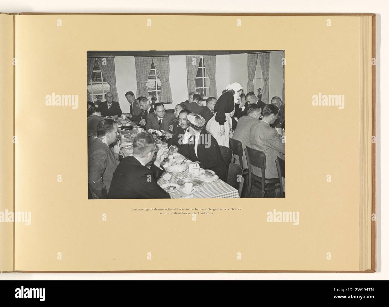 Round table conference hi-res stock photography and images - Alamy