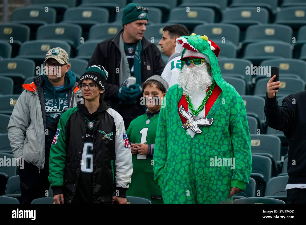 A Philadelphia Eagles fan watches warm ups dressed like Santa Claus ...