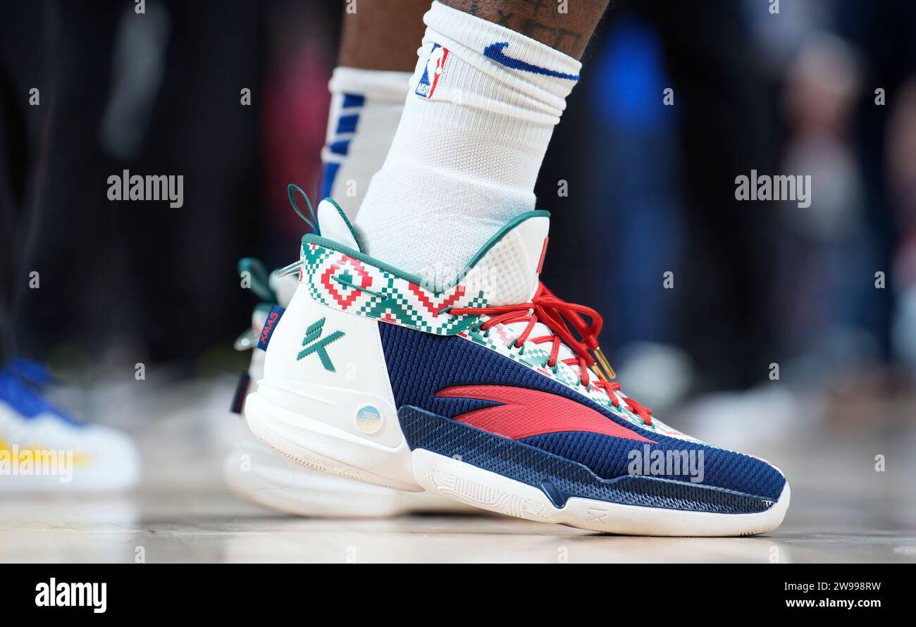 Golden State Warriors forward Kevon Looney wears a pair of shoes with a ...