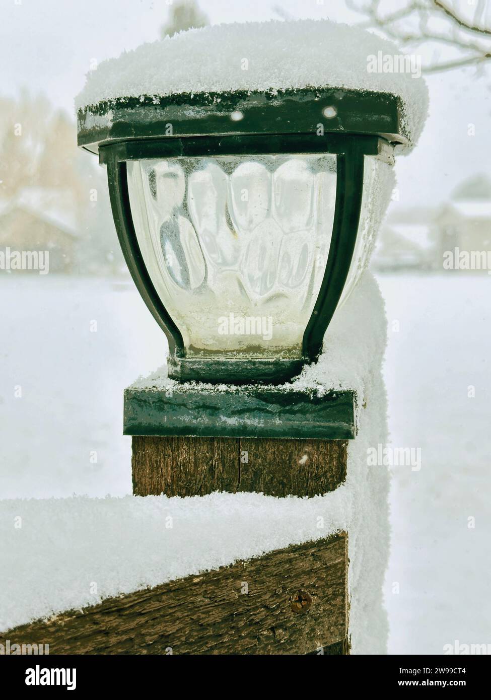 Lamp post snow hi-res stock photography and images - Alamy