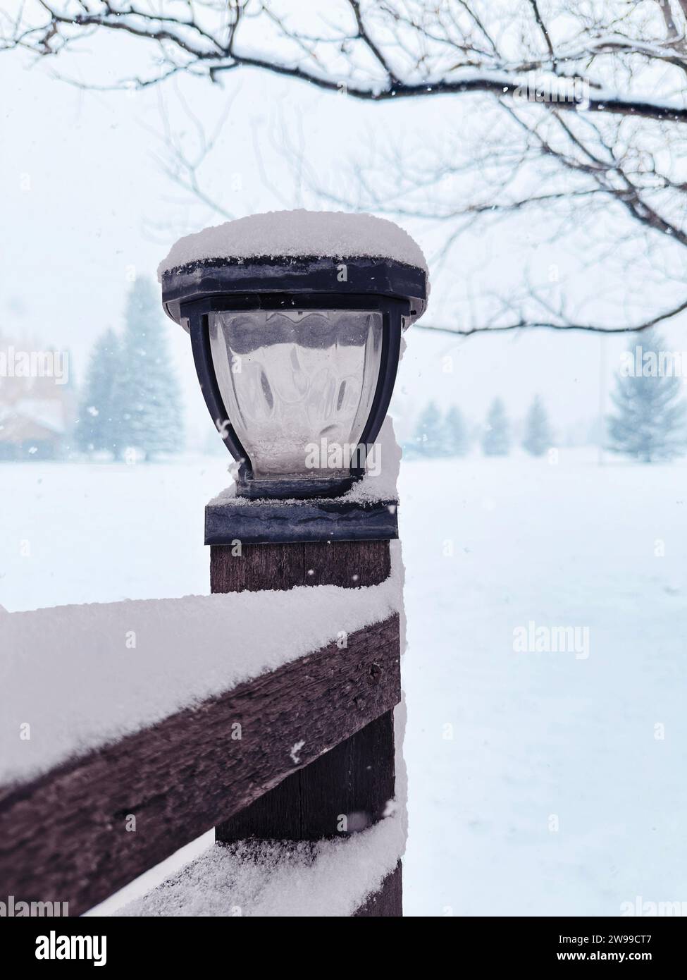Lamp post snow hi-res stock photography and images - Alamy