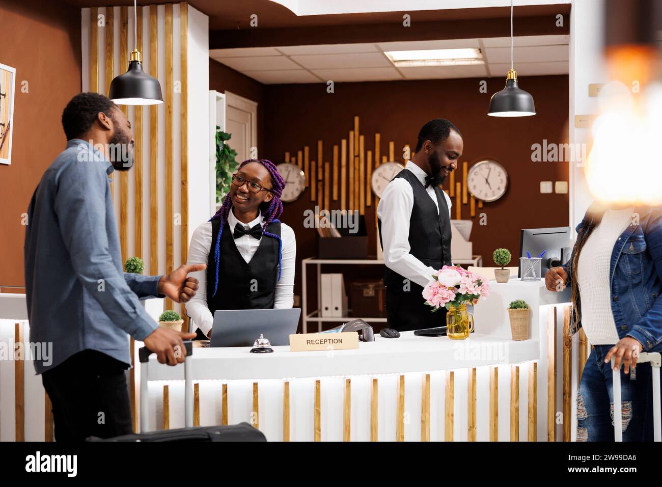 Hotel receptionist helping customer hi-res stock photography and images ...