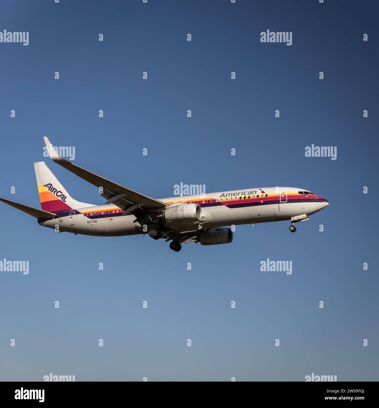 An American Airlines 737 with retro livery on approach to Washington ...