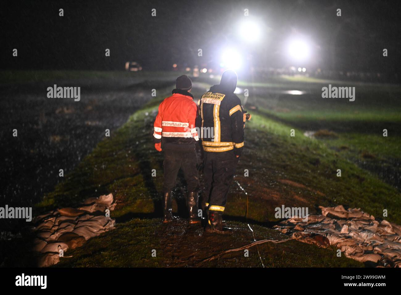 Hollen, Germany. 25th Dec, 2023. Emergency services inspect the ...