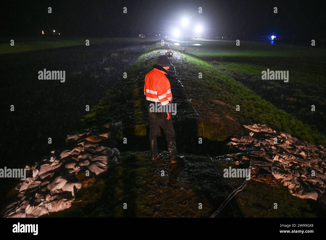 Hollen, Germany. 25th Dec, 2023. Emergency services inspect the ...