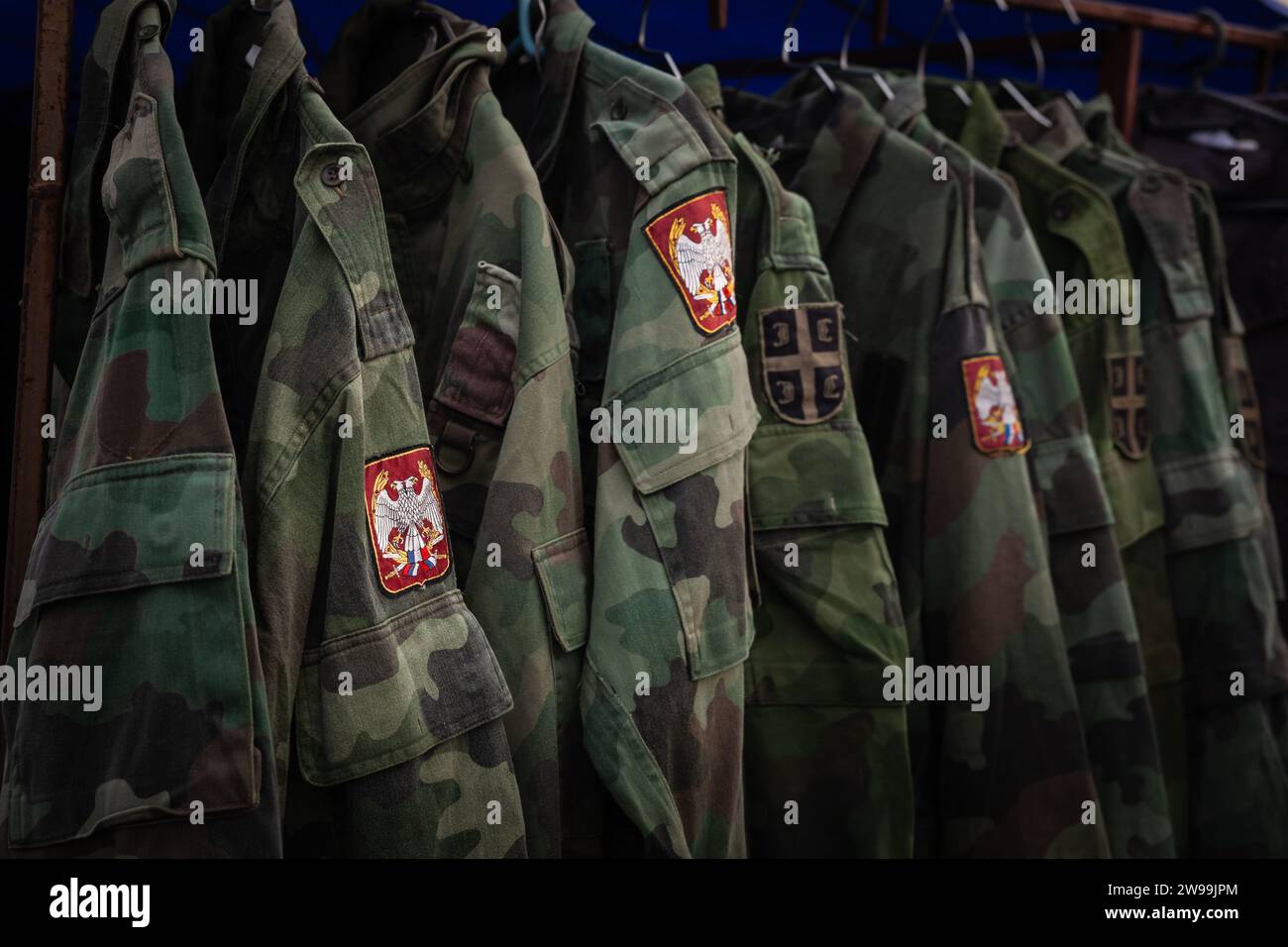 Picture of the coat of arms of the yugoslav army and the serbian army ...