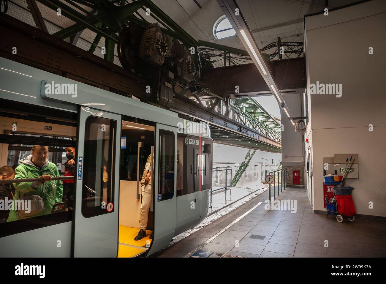 Picture of a train on Wuppertal schwebebahn. The Wuppertaler ...