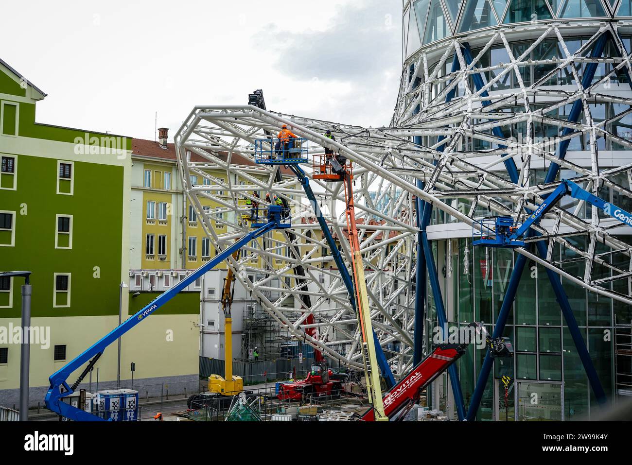 Construction site in Milan, Italy Stock Photo - Alamy