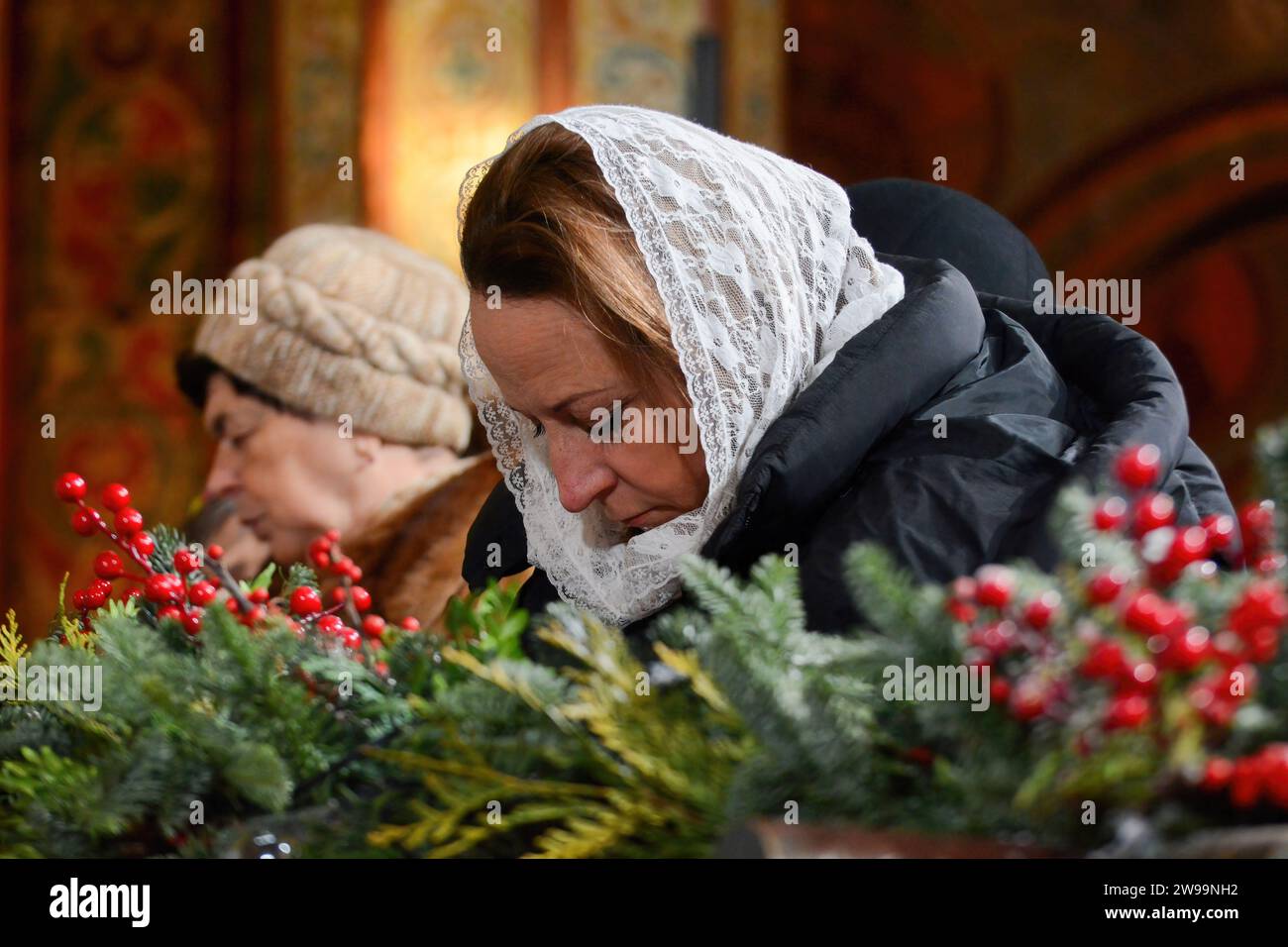 Kyiv, Ukraine. 25th Dec, 2023. Believers pray during a Christmas ...