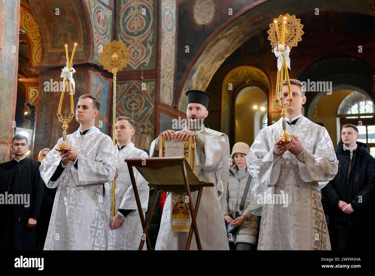 Kyiv, Ukraine. 25th Dec, 2023. Orthodox priests hold an Orthodox ...