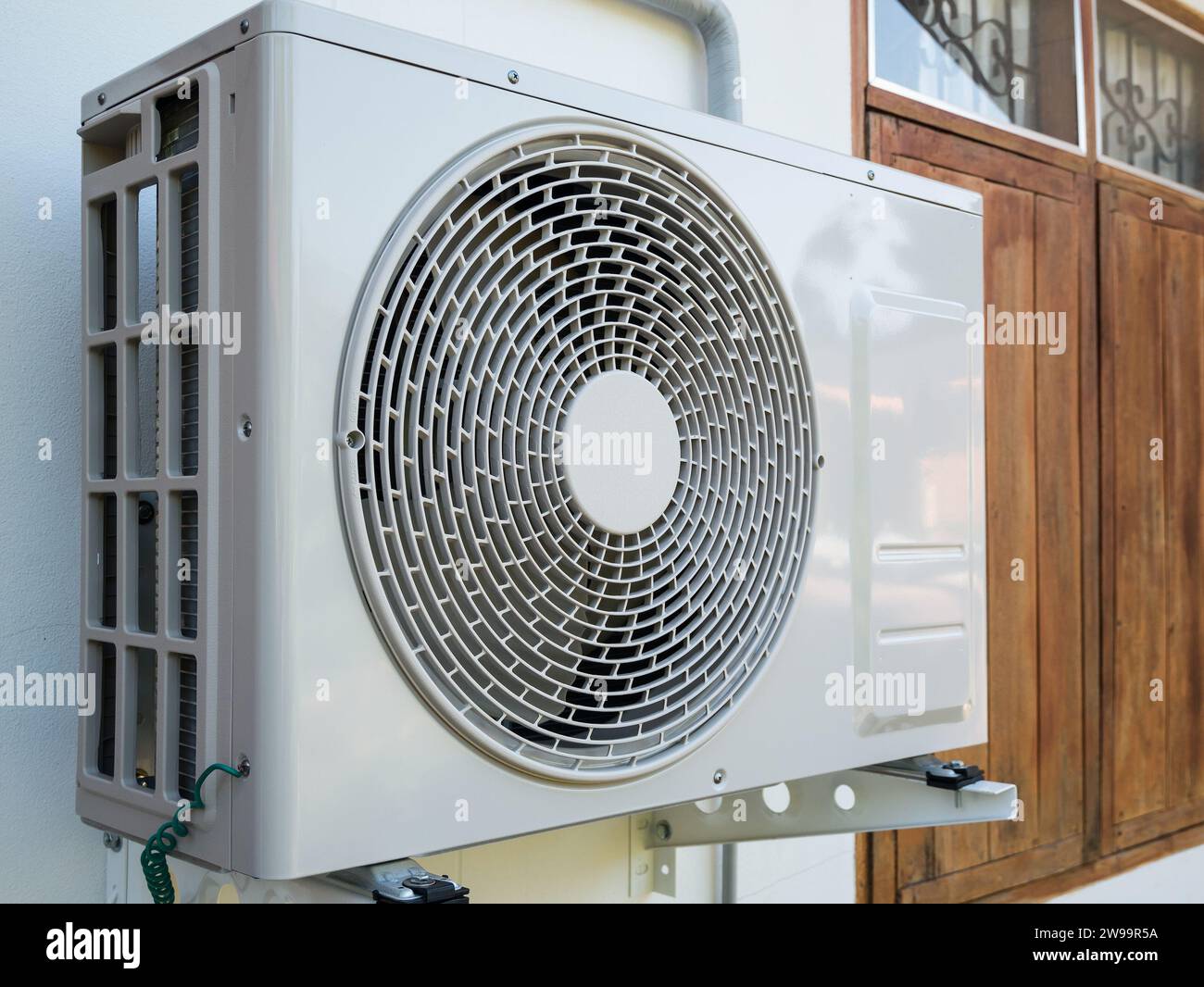Air conditioning compressor outdoor unit Stock Photo - Alamy