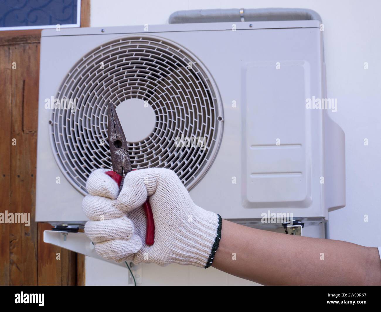 technician installing outdoor air conditioning unit Stock Photo - Alamy