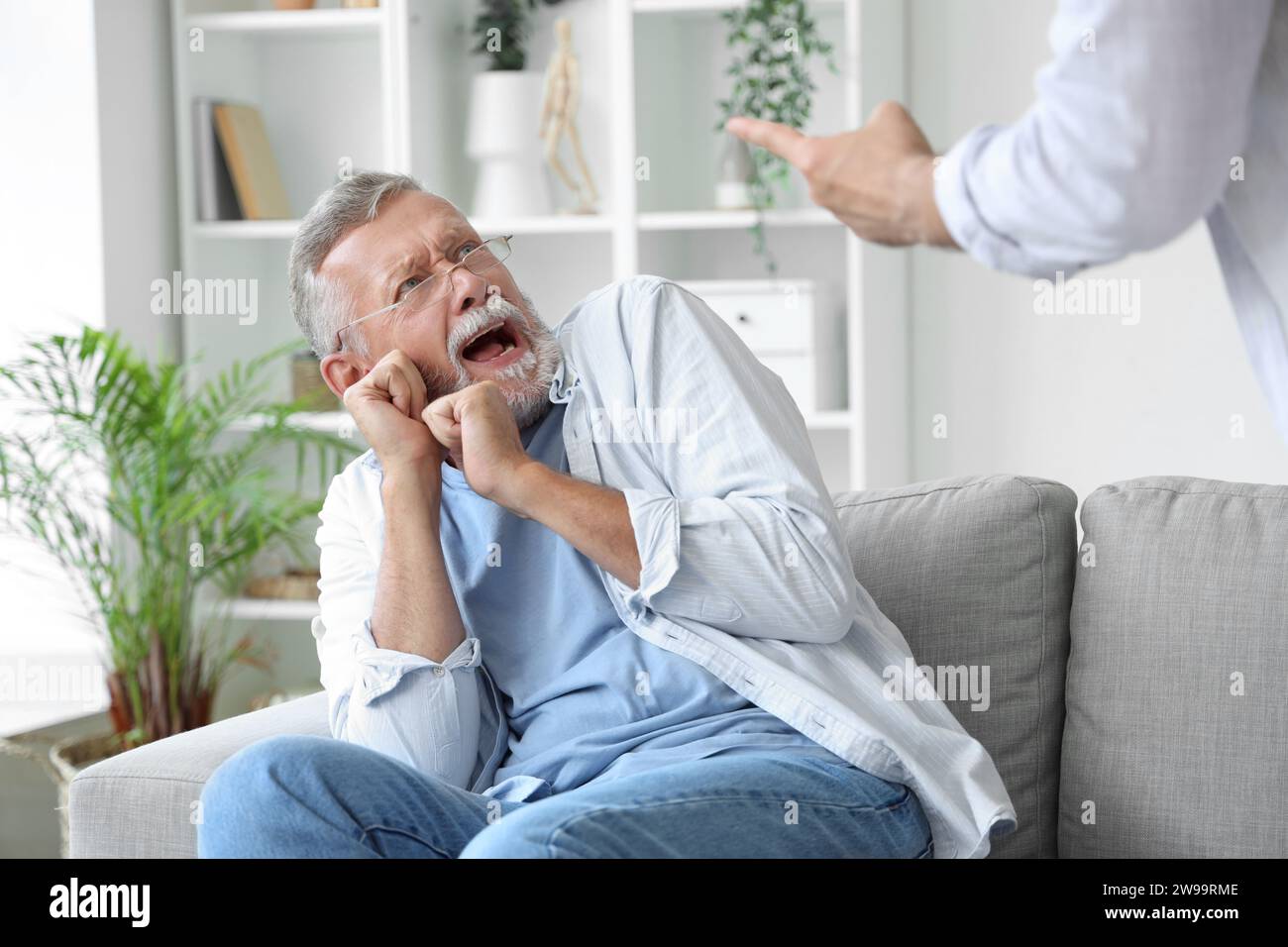 Angry senior hospital hi-res stock photography and images - Alamy