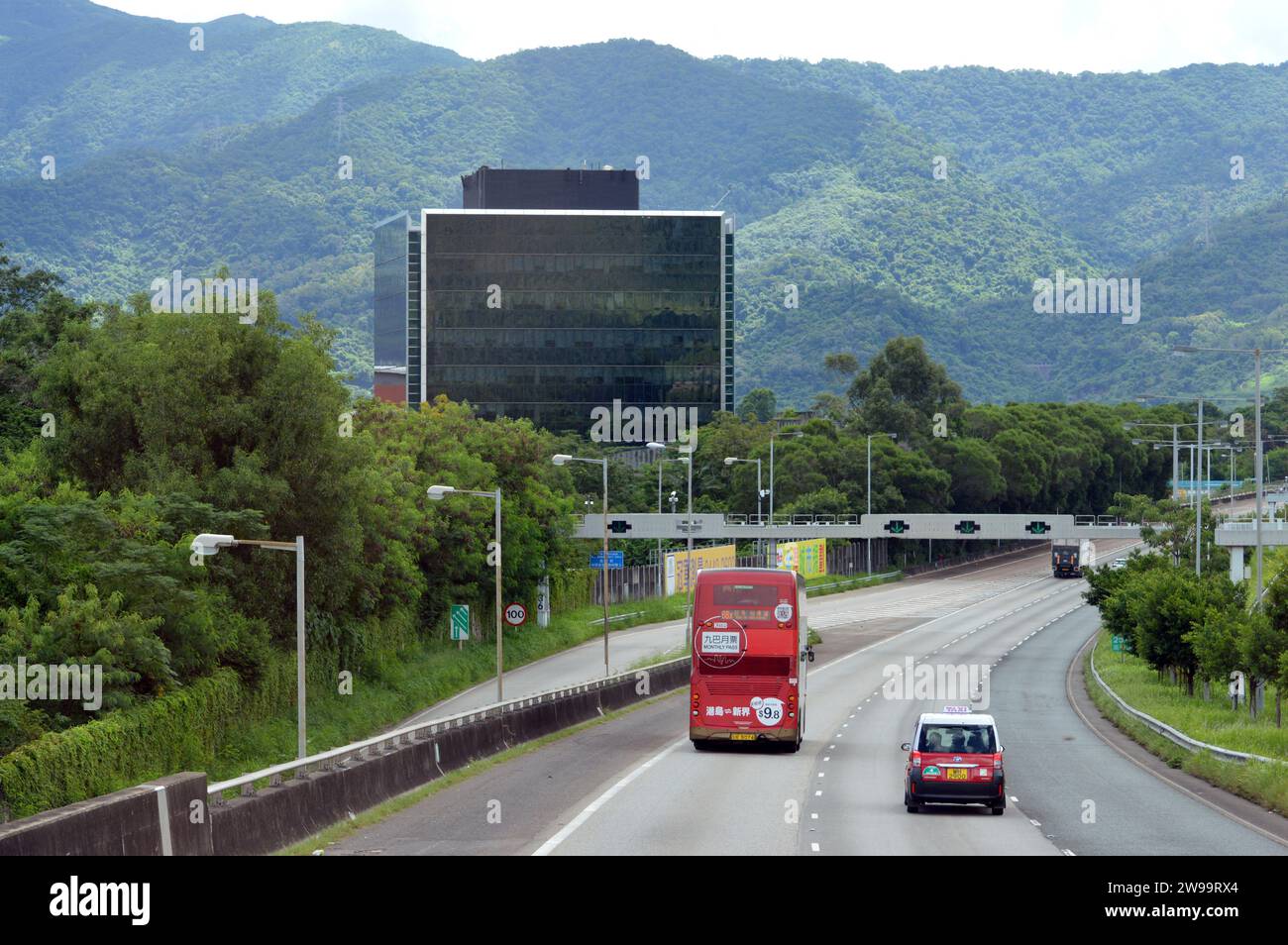 Bus hong kong in new territories hi-res stock photography and images ...