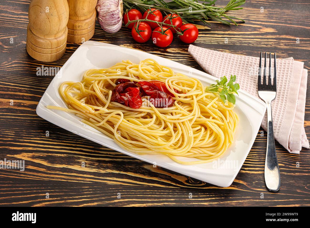 Italian pasta spaghetti with baked tomato Stock Photo - Alamy