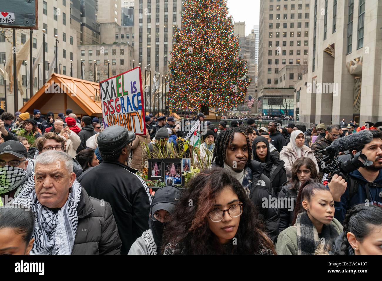 Hundreds of pro-Palestinian protesters rally on Rockefeller plaza and ...