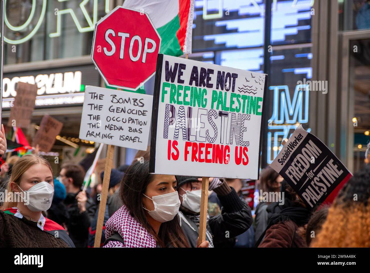 Palestine protest sisters uncut hi-res stock photography and images - Alamy