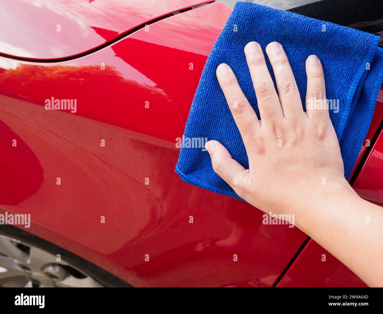 cleaning the car with microfiber cloth Stock Photo - Alamy