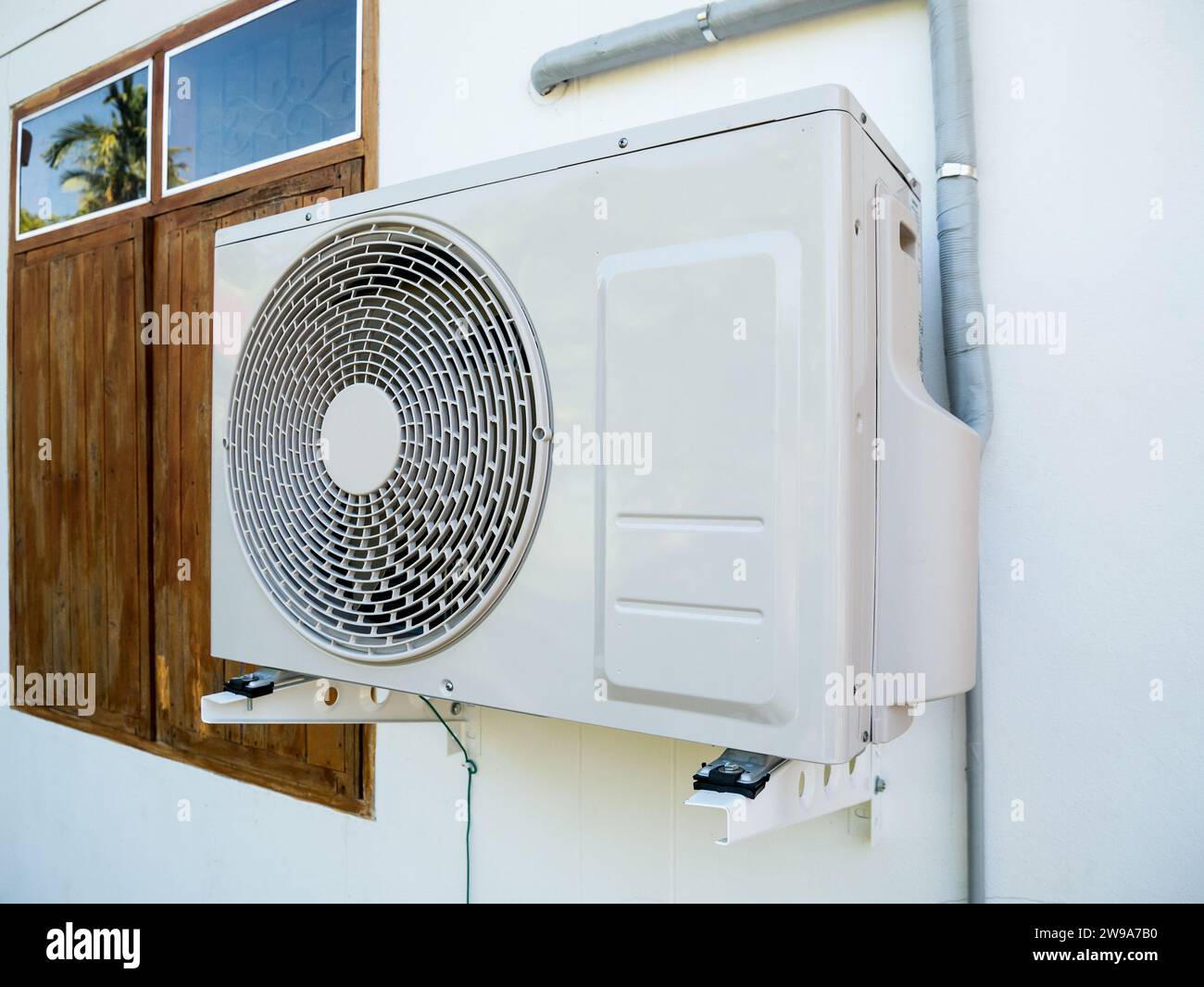 Air conditioning compressor outdoor unit Stock Photo - Alamy