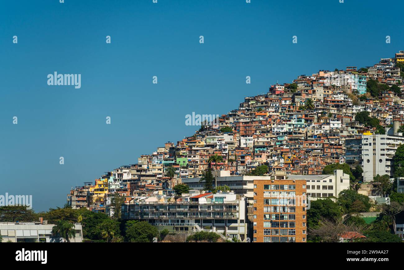 Slums contrast buildings city hi-res stock photography and images - Alamy