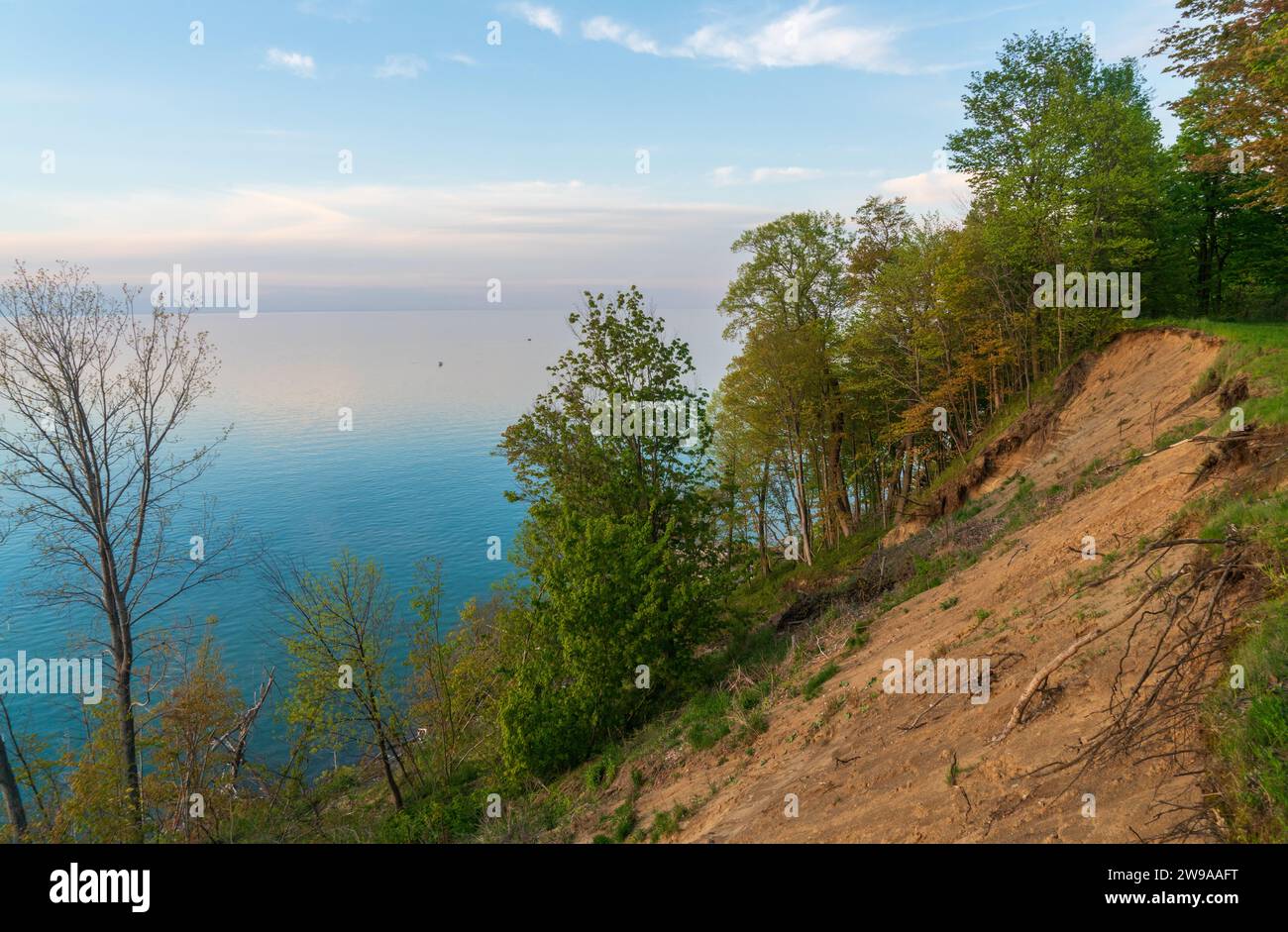 Cliff Erosion, Lake Erie Community Park in Erie County Stock Photo - Alamy