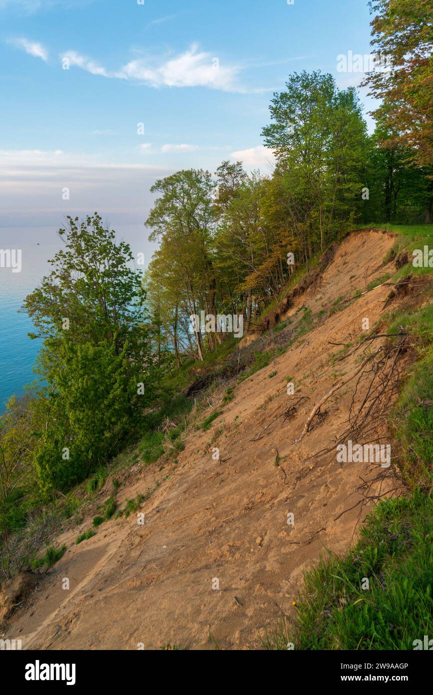 Cliff Erosion, Lake Erie Community Park in Erie County Stock Photo - Alamy