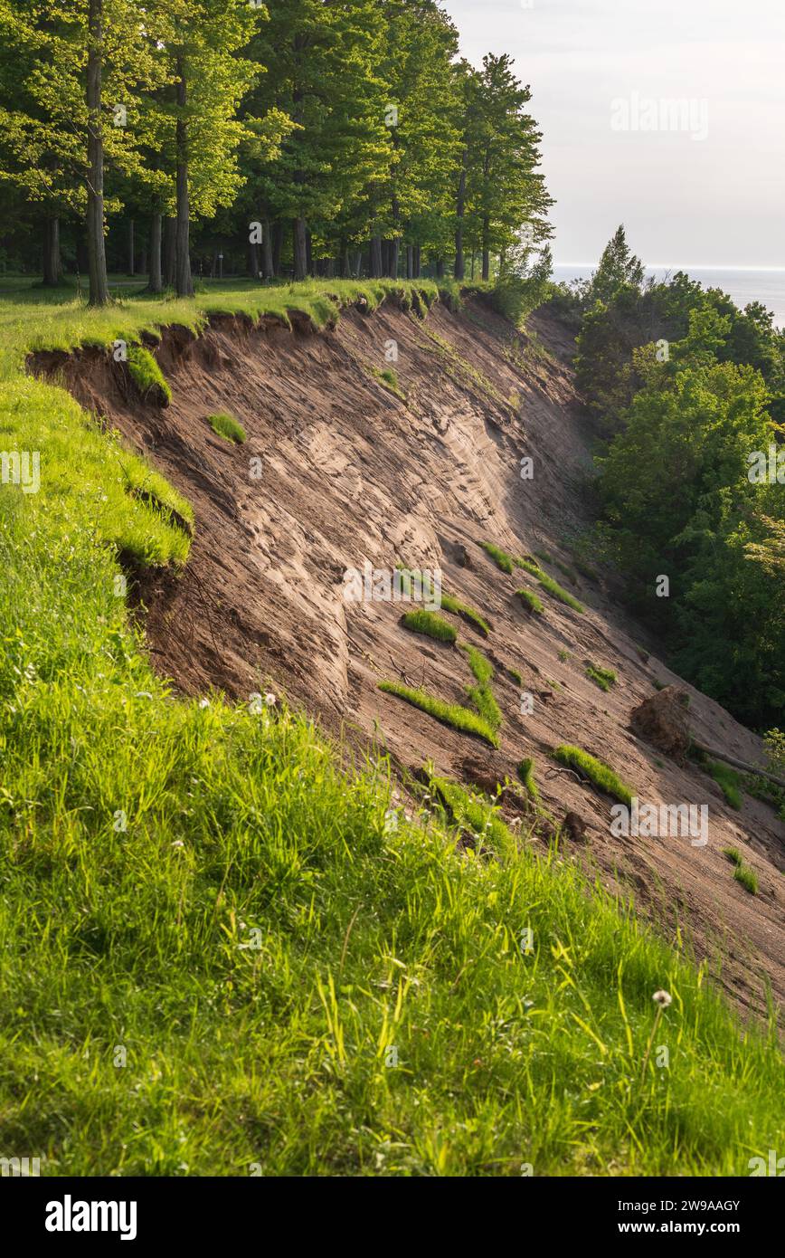 Cliff Erosion, Lake Erie Community Park in Erie County Stock Photo - Alamy