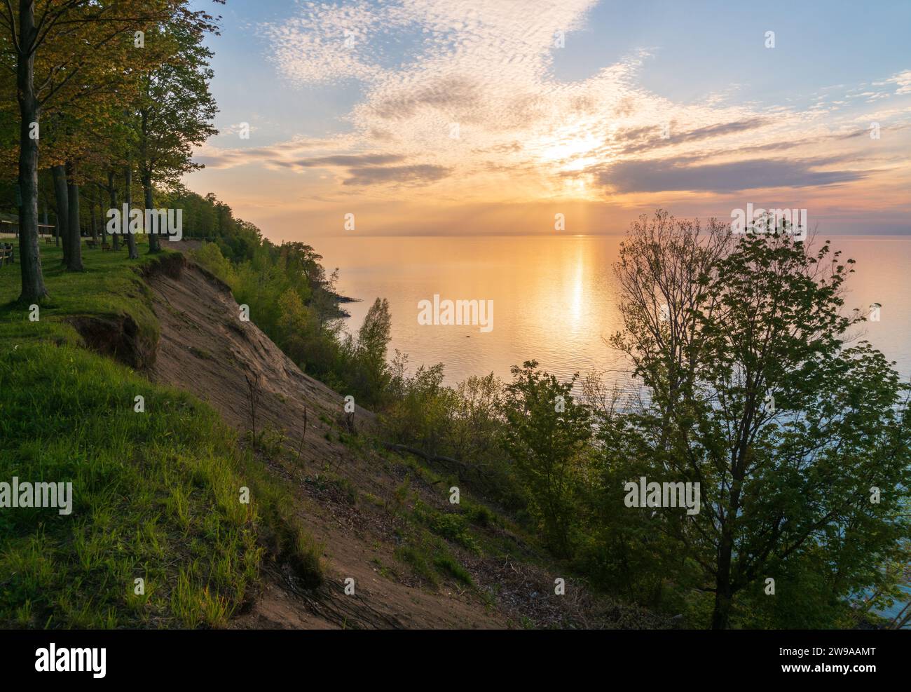 Cliff Erosion, Lake Erie Community Park in Erie County Stock Photo - Alamy