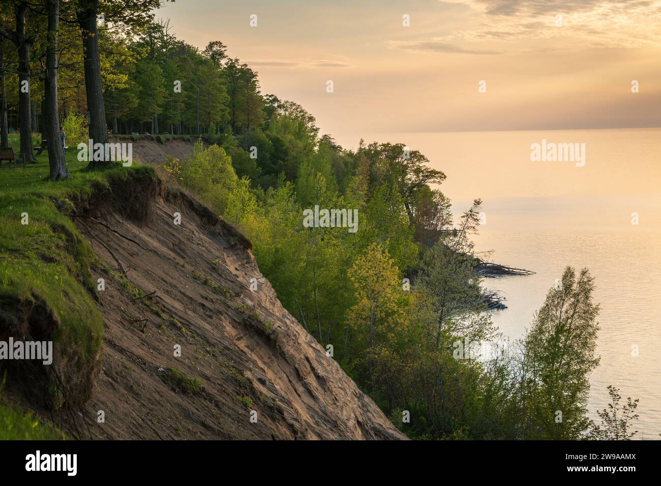 Cliff Erosion, Lake Erie Community Park in Erie County Stock Photo - Alamy