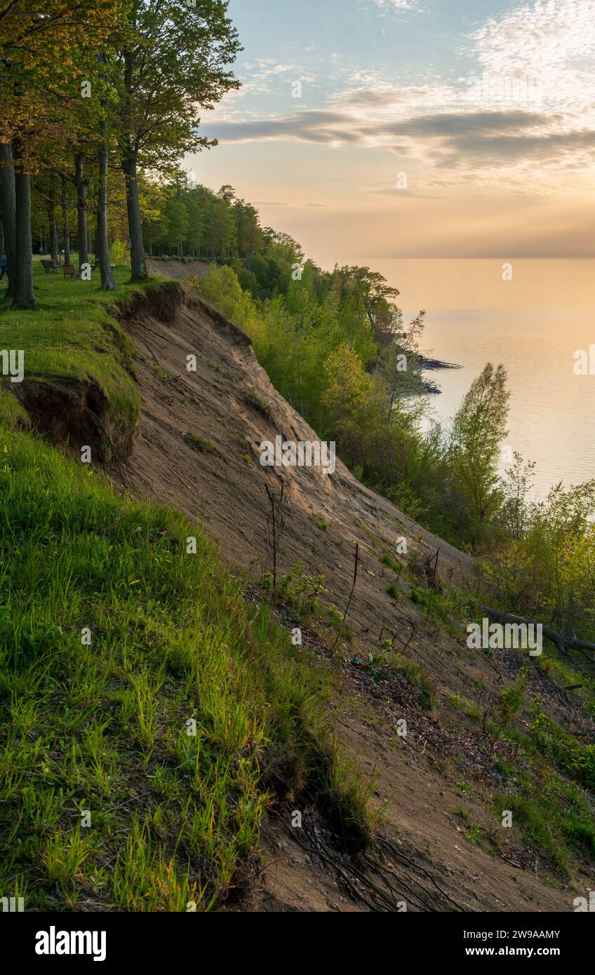 Cliff Erosion, Lake Erie Community Park in Erie County Stock Photo - Alamy