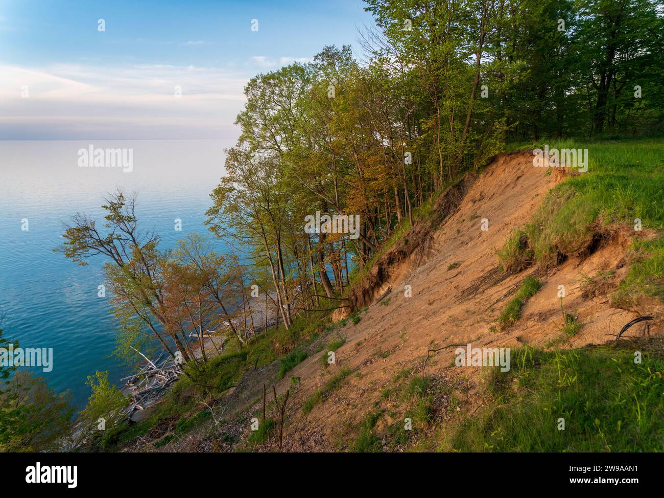 Cliff Erosion, Lake Erie Community Park in Erie County Stock Photo - Alamy