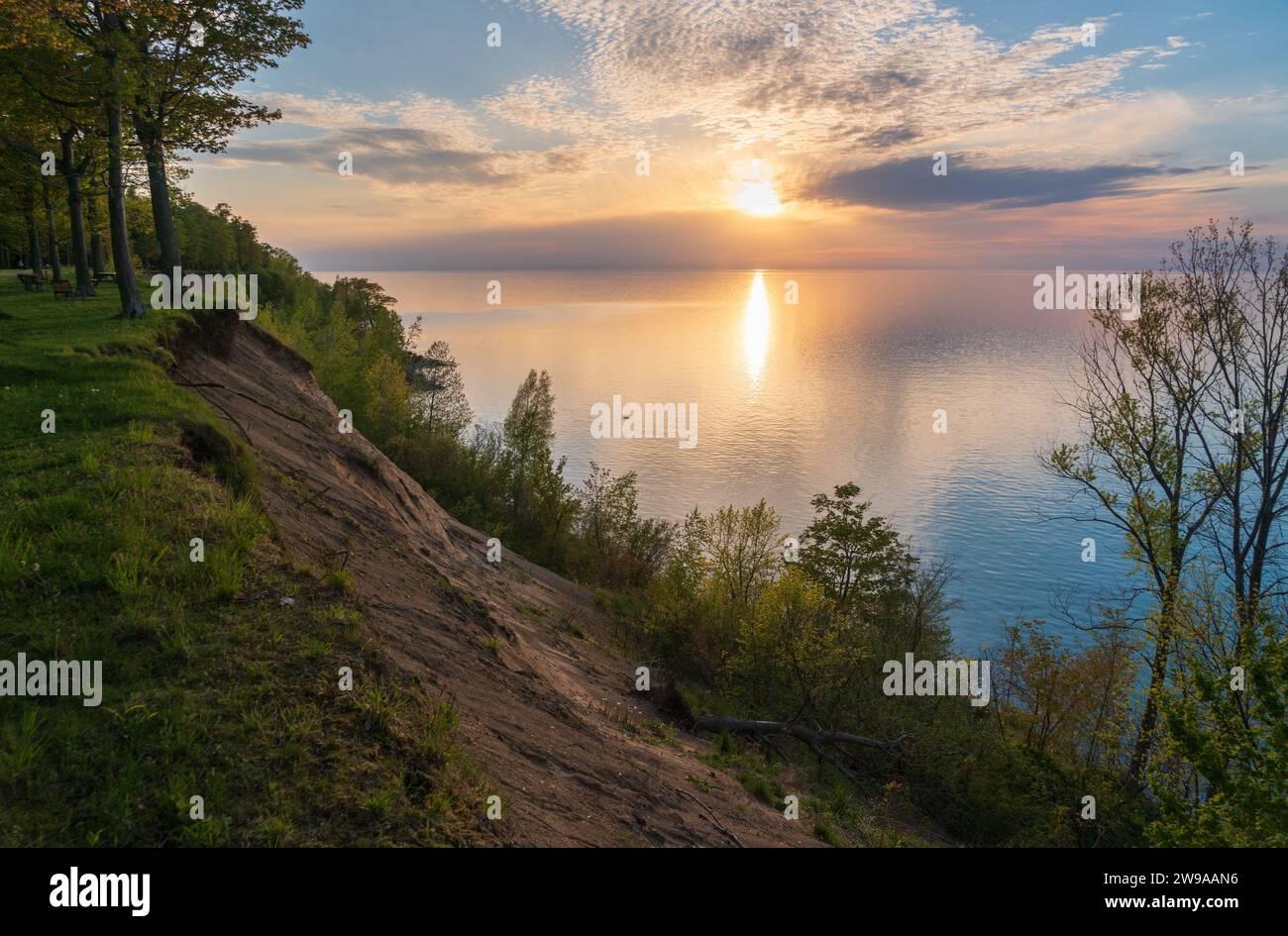 Cliff Erosion, Lake Erie Community Park in Erie County Stock Photo - Alamy
